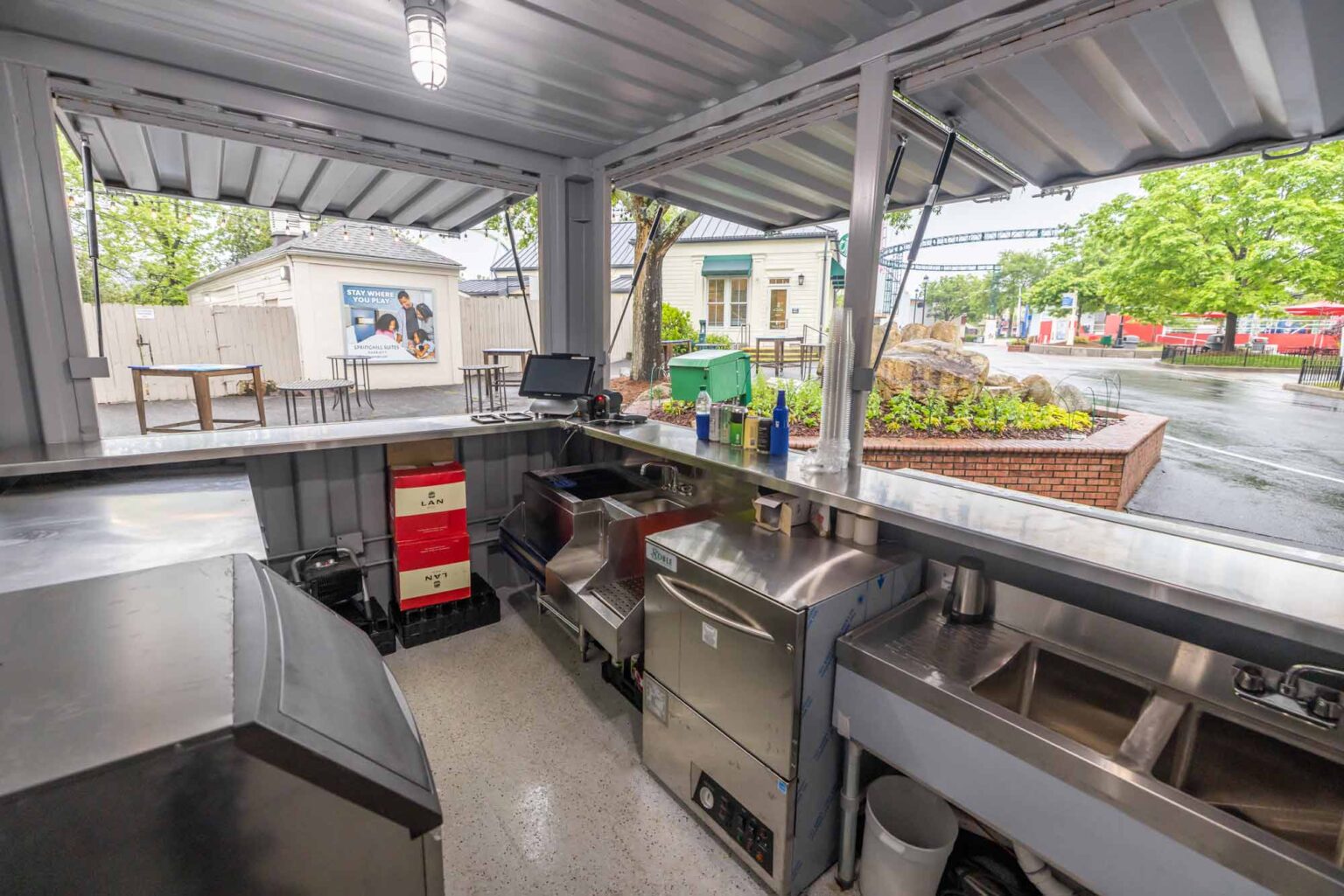 Project Spotlight: Carowinds Mobile BillyBoxes - ROXBOX Containers